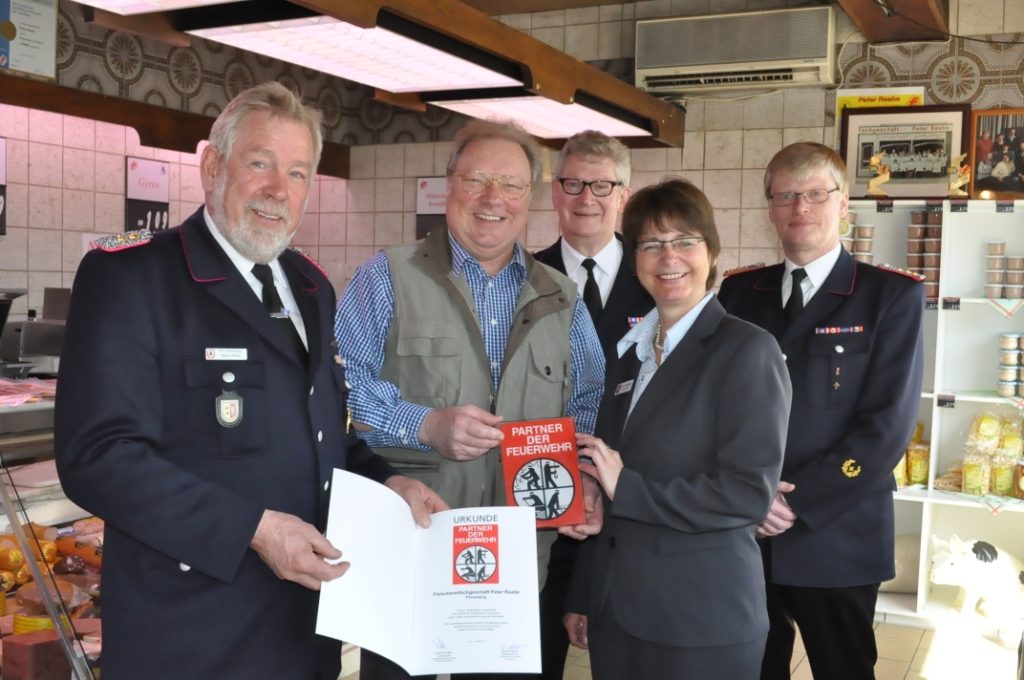 Partner der Feuerwehr: Kreiswehrführer überreicht Förderschild an ...